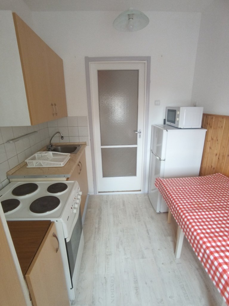 Kiadó panellakás, albérlet, Pécsett, Németh László utcában